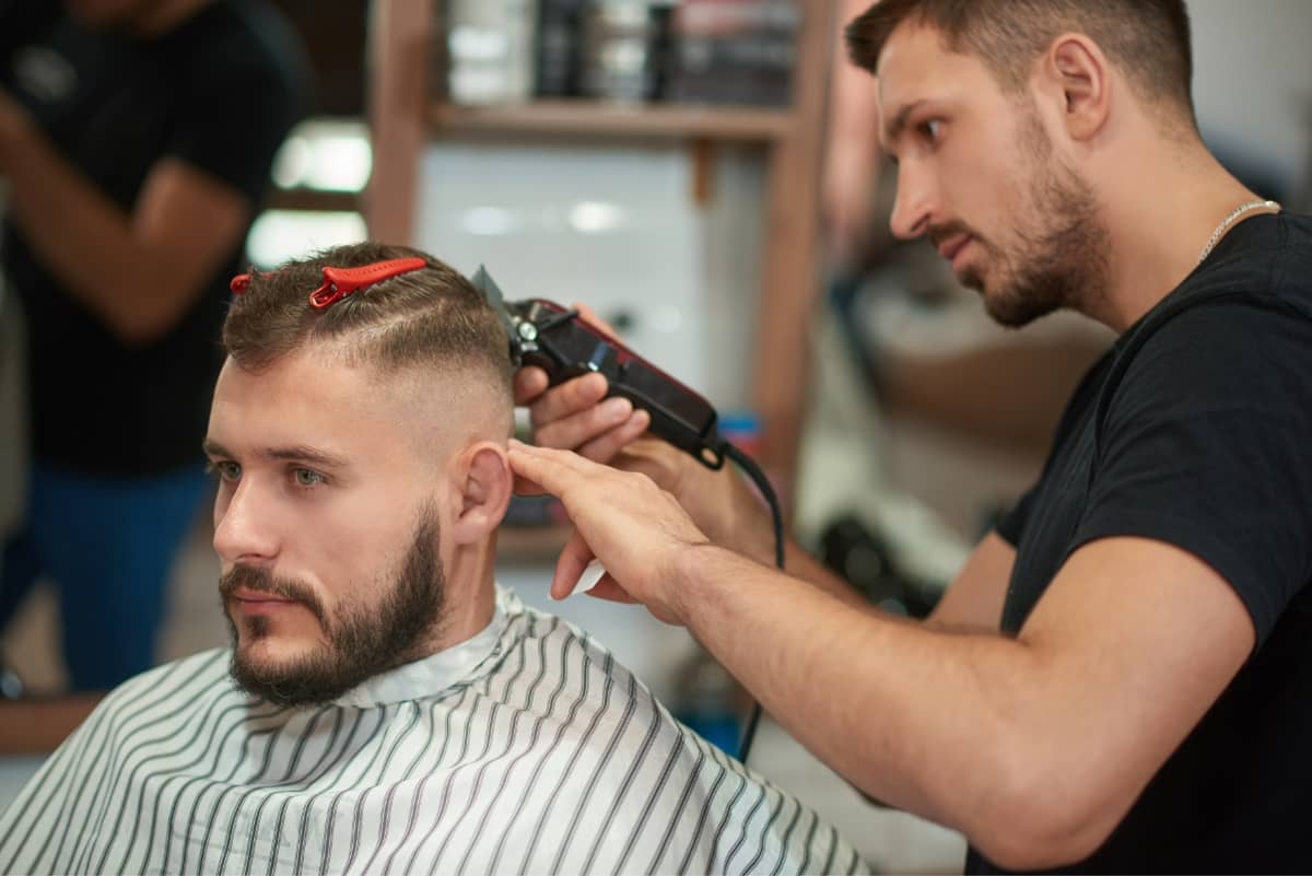 Estilo y vanguardia en barbería: últimas tendencias en cortes y ...