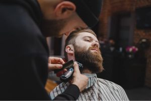 Estilo y vanguardia en barbería: últimas tendencias en cortes y ...